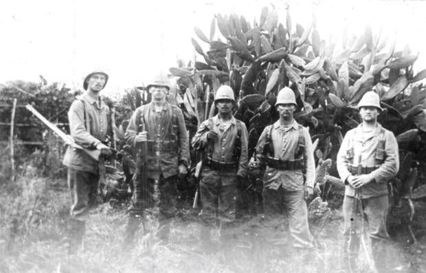 „Ich schoß im Knien gleich zwei Kerle ab“: Wie Deutsche in Namibia Jagd ...