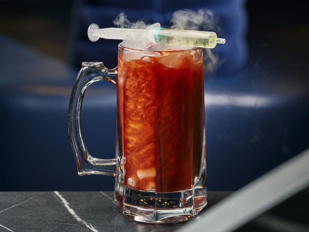 Cocktails im Becherglas: So geht die molekulare Mixologie im Berliner ...