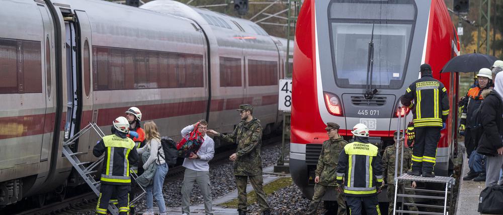 Strecke wieder frei: ICE streift in Bayern Regionalzug an einer Weiche – sieben Verletze