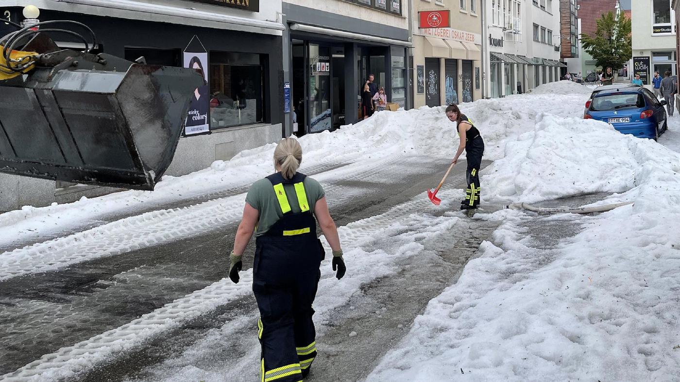 Winterartiger Einsatz in Reutlingen: Schneepflüge räumen 30 Zentimeter ...
