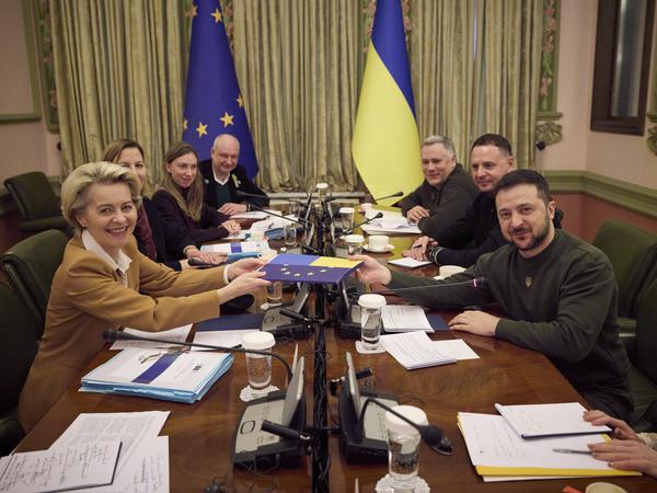 Erster EU-Gipfel in Kriegsgebiet : Was Kiew wünscht – und bekommt