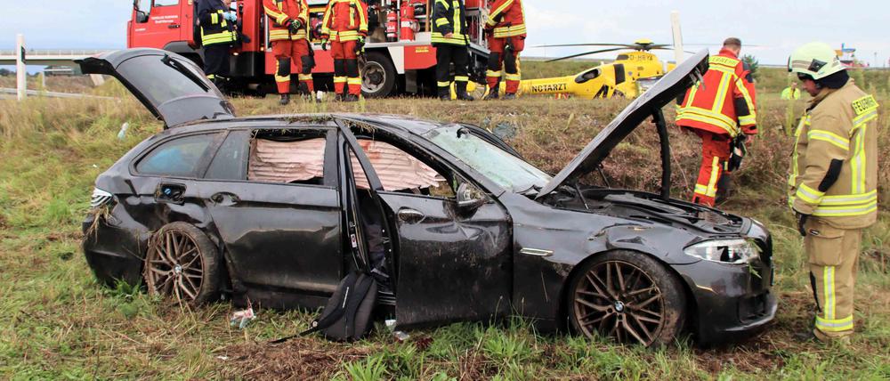 Auto überschlägt sich auf der Autobahn: Vier Schwerverletzte bei Unfall in Brandenburg