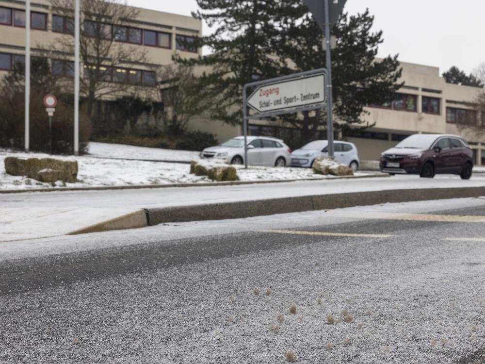 Tief „Gertrud“ bringt Glatteis: Der Wintertag in Deutschland in Bildern