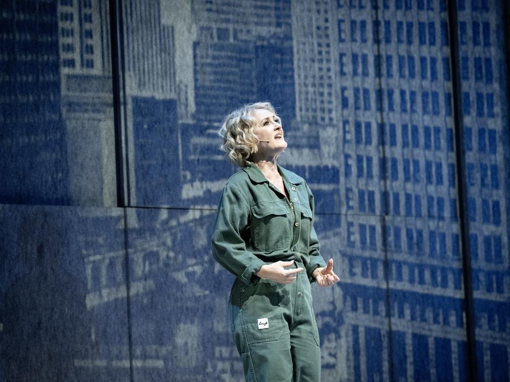 Seltsam ausgebremster Saisonstart: Oliver Reeses Brecht-Hommage kommt ...