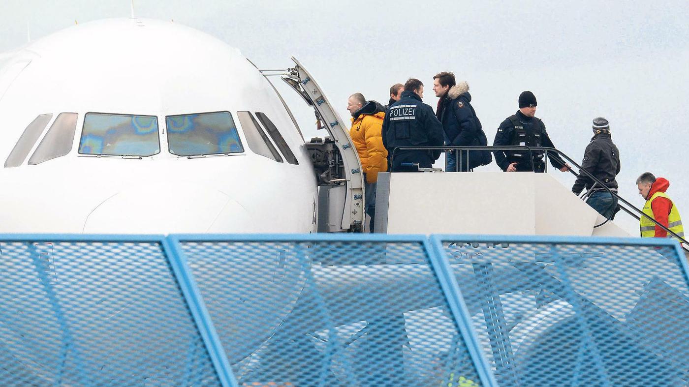 Abschiebungen: Die Sicherheit muss gewährleistet sein