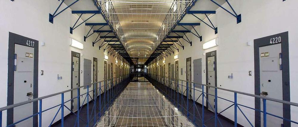 Gefängnisse: Häftlinge dürfen nicht nackt eingesperrt werden