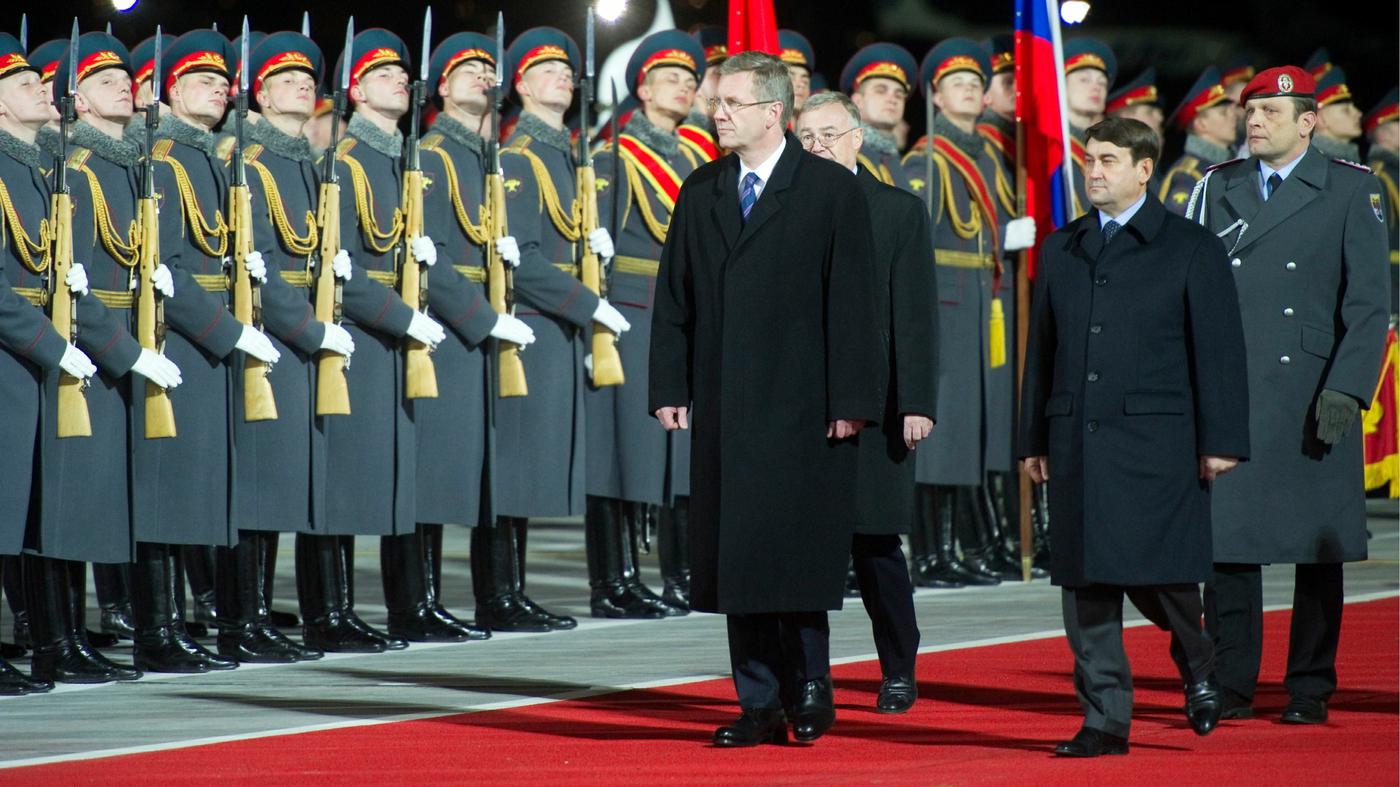 Russland-Besuch: Wulff auf Schwarzeneggers Spuren