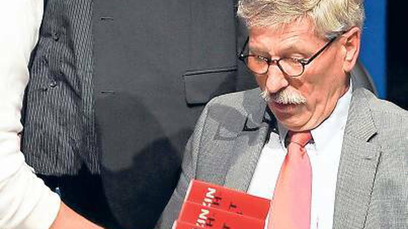 Von Dirk Becker: Der Mann, der nie lächelt