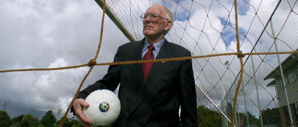 Affäre um WM-Vergabe 2006: Theo Zwanziger verweist auf Charles Dempsey