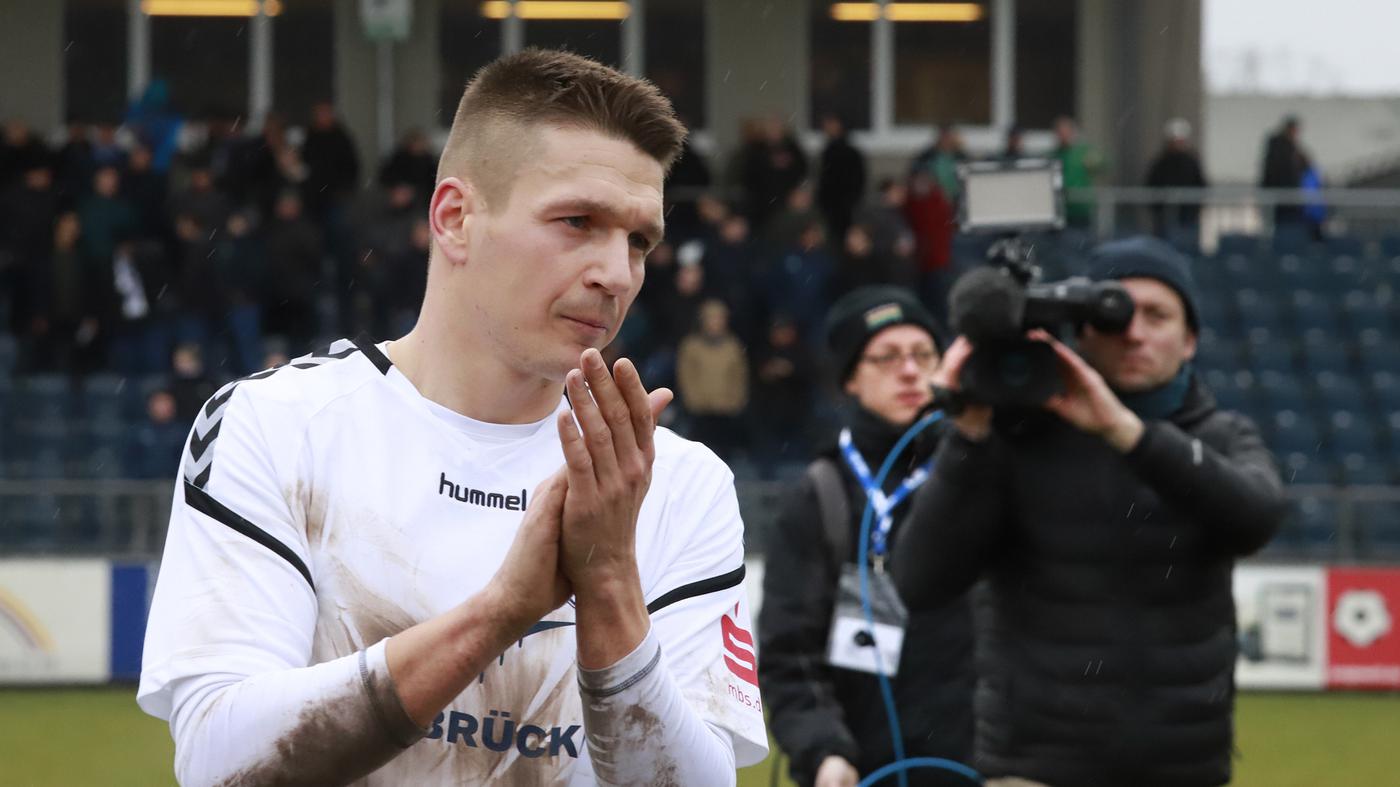 „Ein Fußbreit den Faschisten“: Wie Daniel Frahn bei seinem Debüt in ...