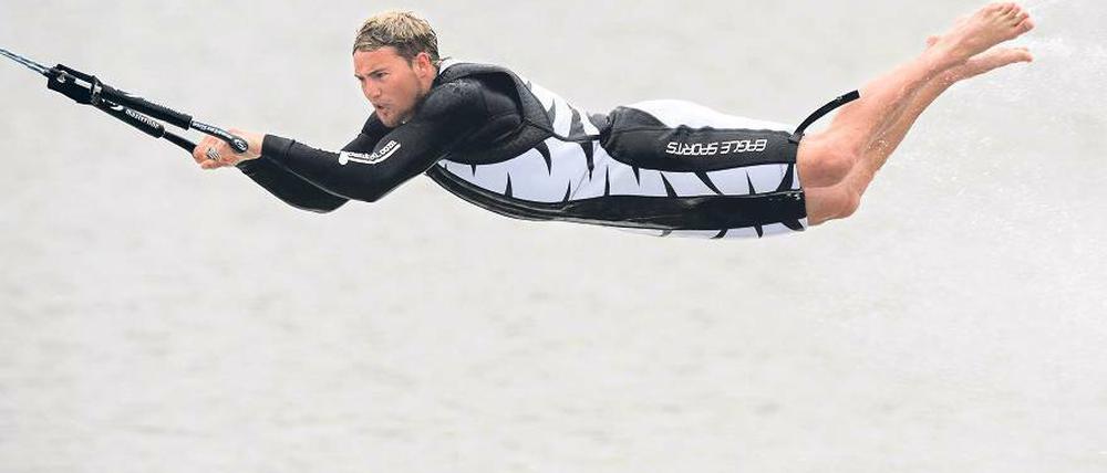 Barfuß-Wasserski: Superman mit 72 km h
