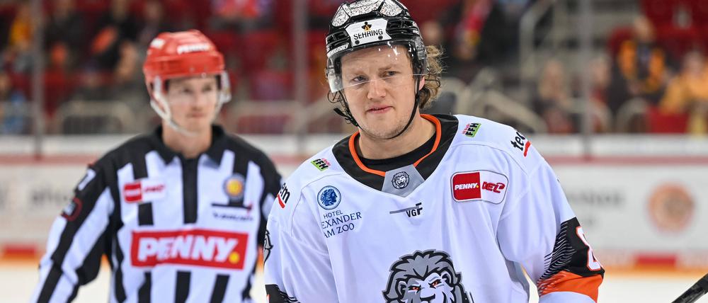 Gerüchte um Wechsel nach Berlin: Frankfurts Ryan Olsen für zehn Spiele ...