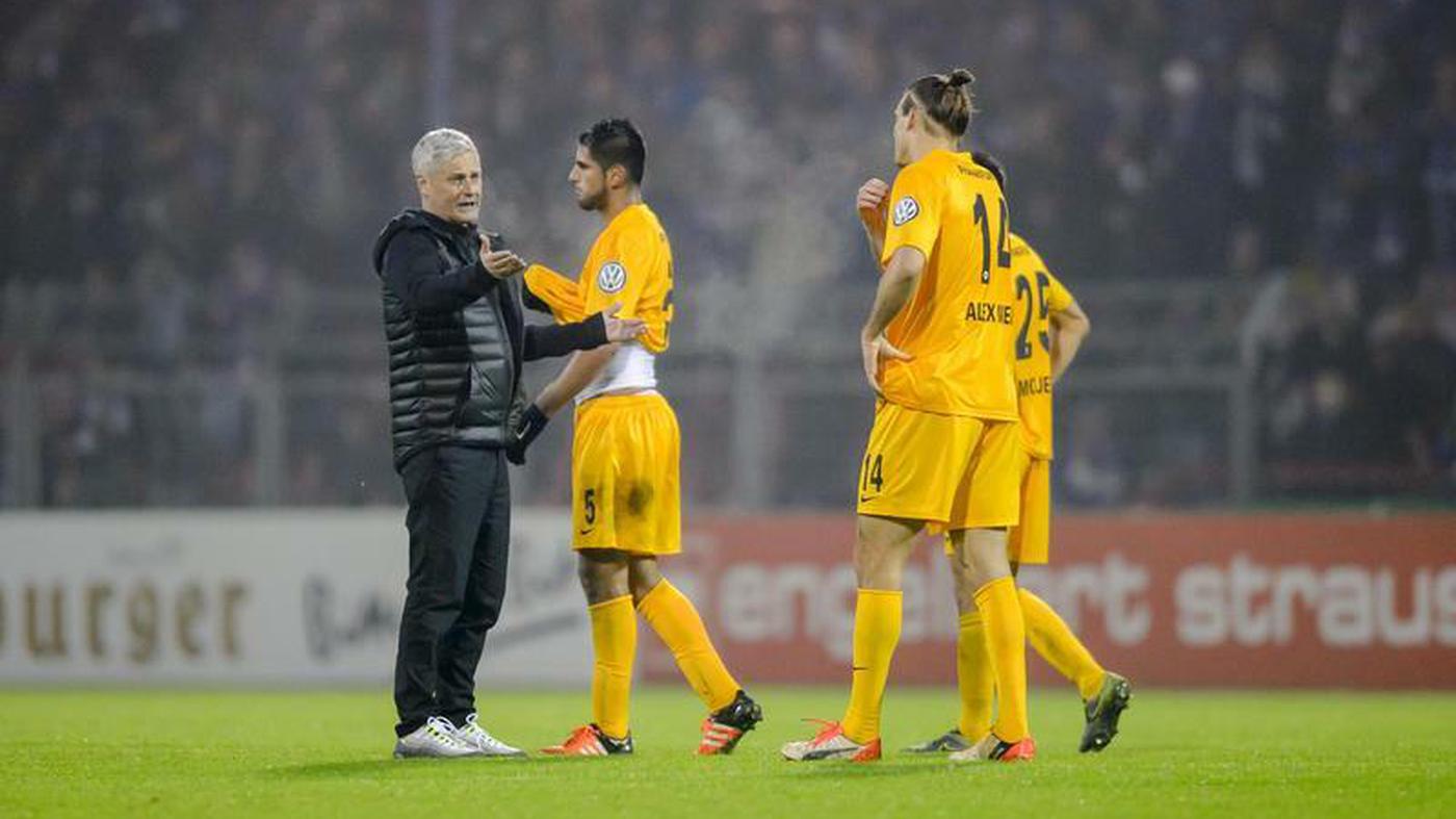 Frankfurt blamiert sich im DFB-Pokal: Eintracht-Trainer Veh sauer auf ...