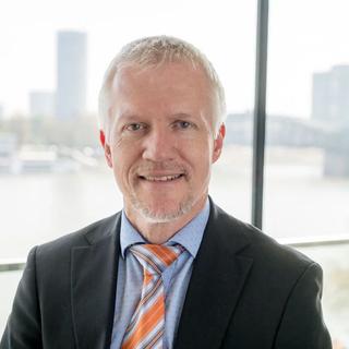 33 Jahre nach der Wiedervereinigung: Wann gleichen sich die Löhne in ...