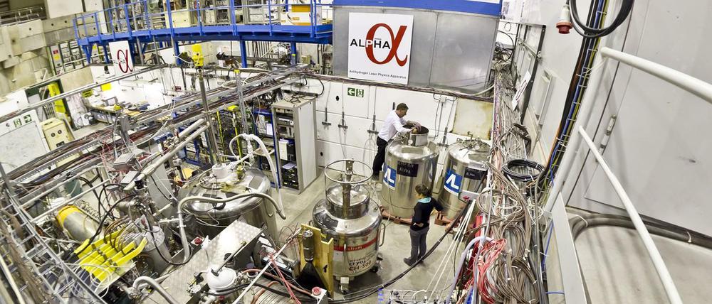 Ein Test für die Symmetrie: Erste spektroskopische Messung von Antimaterie