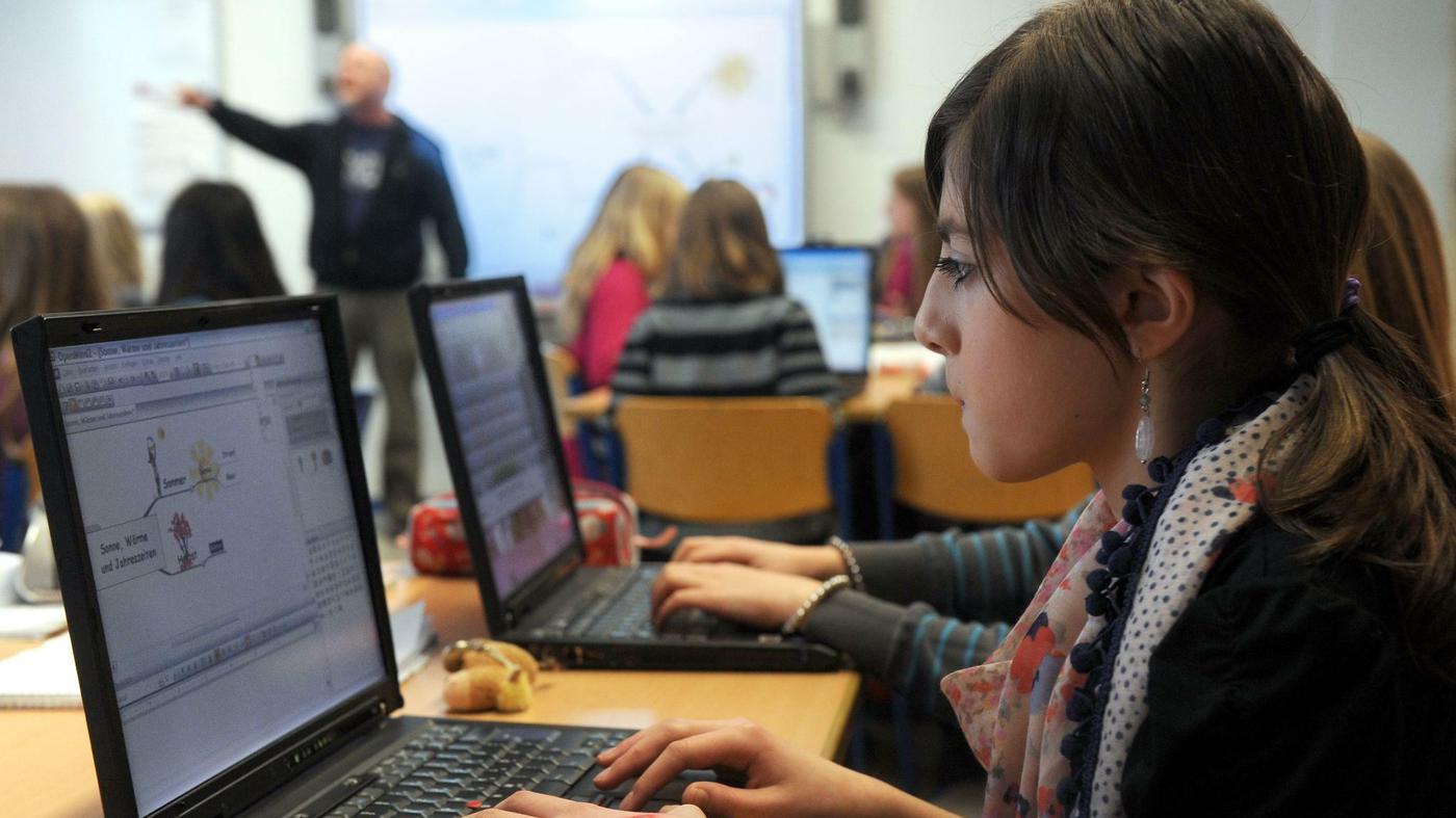 Computer-Ausstattung der Schulen: Ministerinnen: Digitalpaktmittel ...
