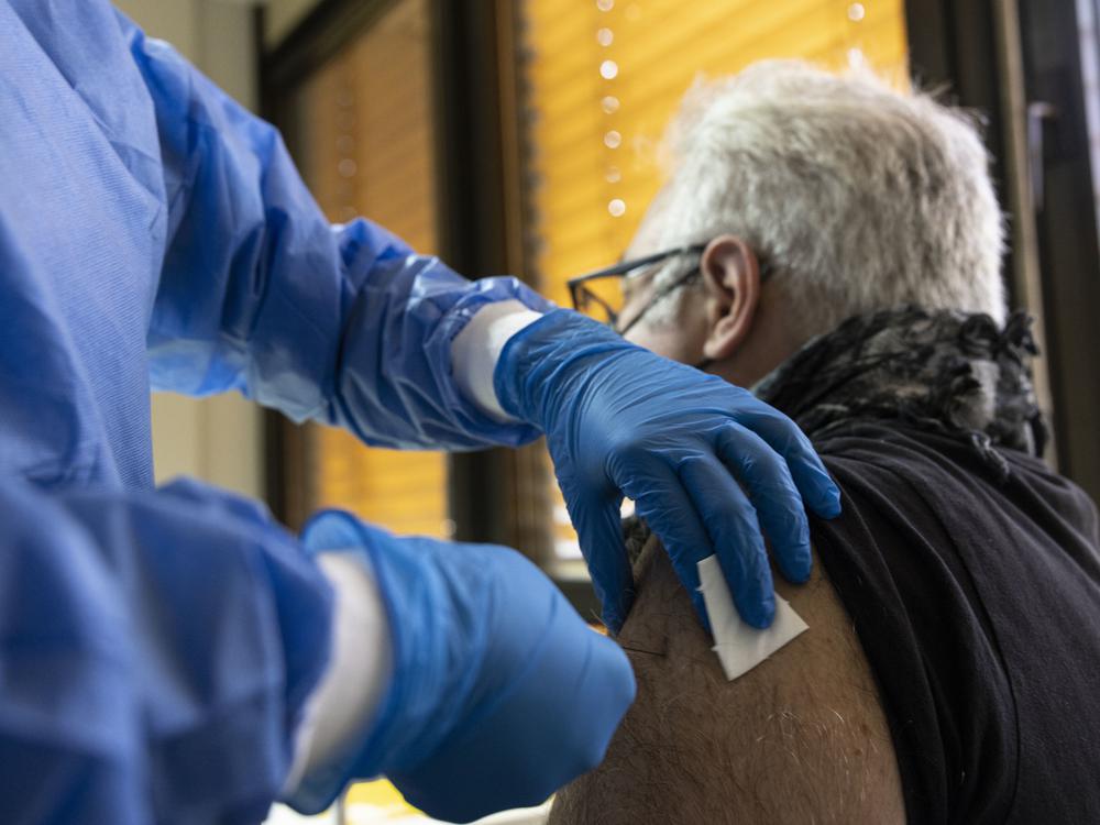 Vor allem für Risikogruppen: Stiko will Booster mit Omikron-Impfstoffen ...