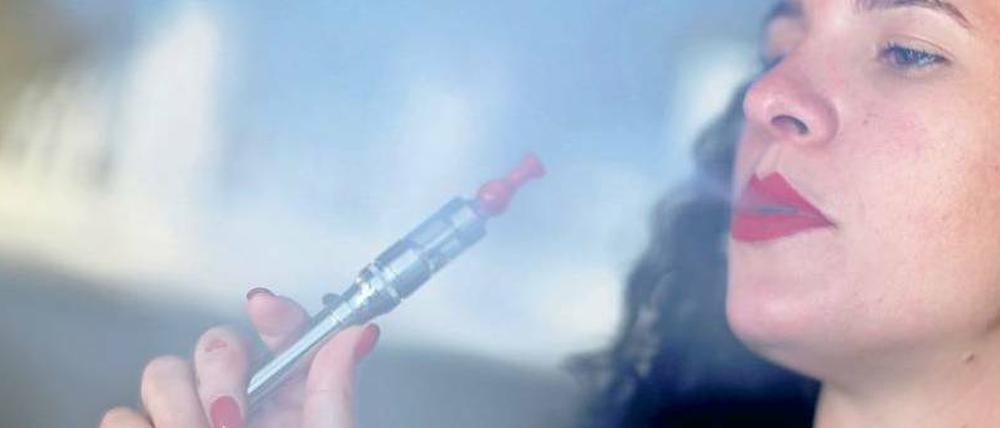 E-Zigarette: Viel Dampf um den Dampf